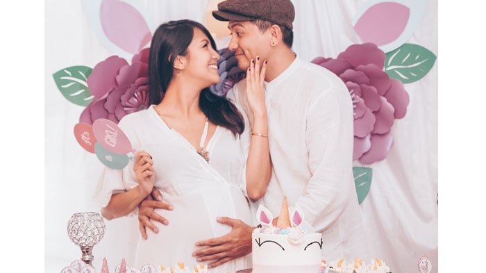 Istri Ryan Delon Dapat Kejutan Baby Shower Bertema Unicorn di Kehamilan ...