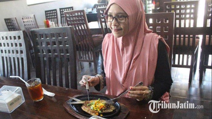 Cobain Olahan Steak Bandeng Khas Sidoarjo, Digemari Wisatawan Luar ...
