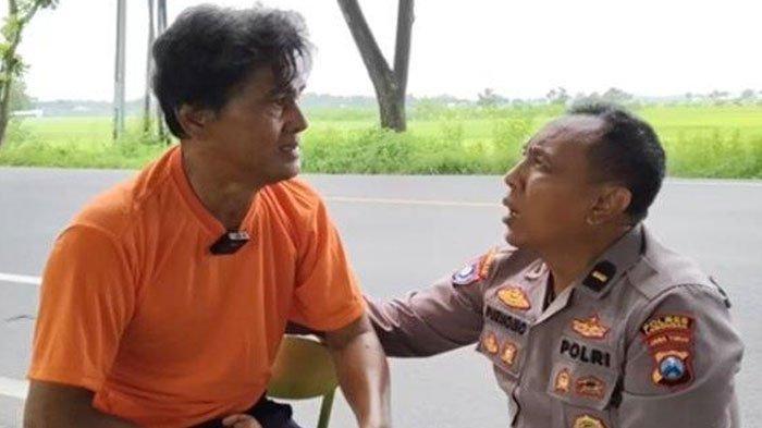 Sosok Ipda Purnomo, Polisi Bantu Pria Stroke Jalan Kaki ke Palembang ... Sosok Ipda Purnomo, Polisi Bantu Pria Stroke Jalan Kaki ke Palembang ...