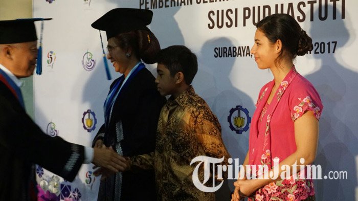 Putri Susi Pudjiastuti Tampil Sederhana di Acara Penghargaan Sang Ibu ...
