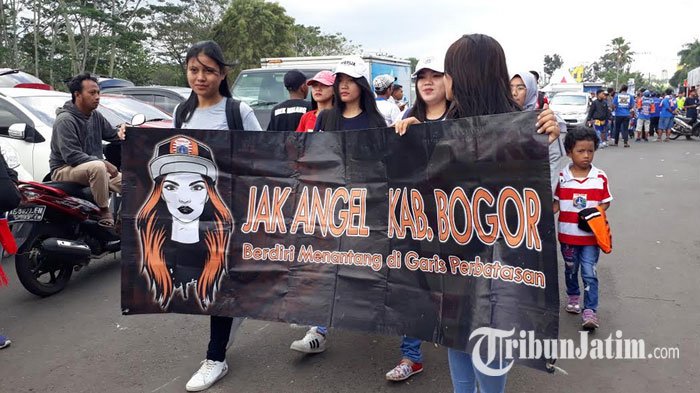Demi Persija Jakarta, Puluhan The Jak Angel Cantik Rela Tempuh ...