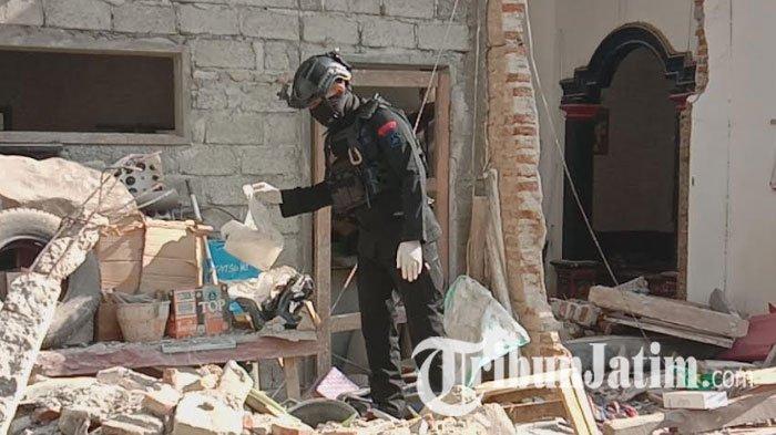 Personel Tim Gegana Brimob Diterjunkan ke Lokasi Ledakan di Kasembon ...