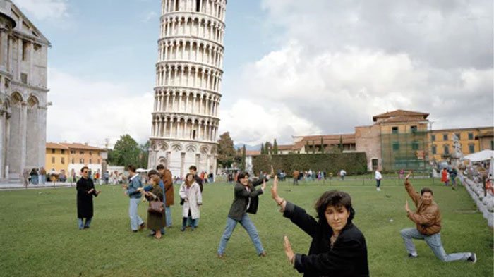 7 Potret Kelakuan Unik Turis Saat Liburan, dari Behind The Scene Foto ...