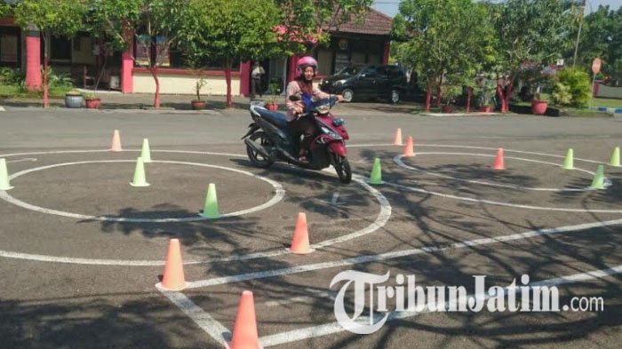 Ngurus SIM Secara Kolektif Ternyata Lebih Mudah - Tribunjatim.com