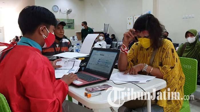 Sambut HUT RI ke-76, Atribut Serba Merah Putih Ramaikan Vaksinasi Covid-19 di RS Sahabat ...