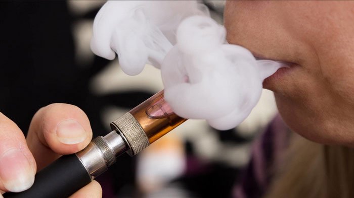 Uap Vape Bikin Pemuda Ini Bergantung pada Tabung Oksigen, Ini 4 Bahaya ...