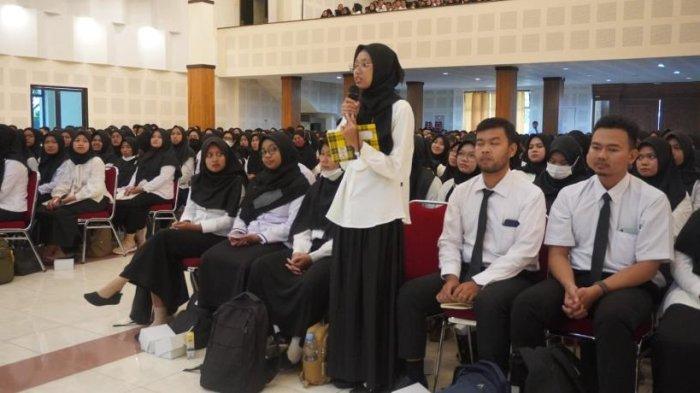 Pantun Menyambut Mahasiswa Baru, Bunga mawar mekar berseri, Bunga ...