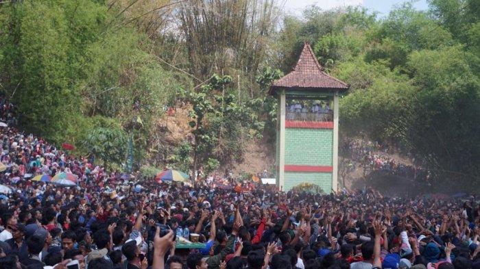 2 Tahun Digelar Terbatas, Tradisi Sebar Apem Yaa Qowiyyu Klaten Bakal ...