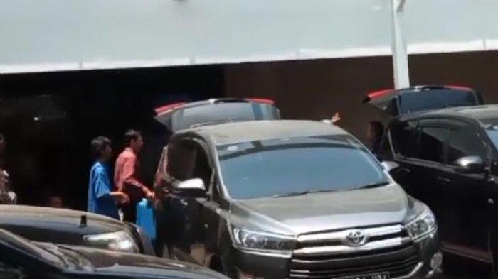 20 Jam Geledah Rumah Dinas Mentan Syahrul Yasin Limpo, Penyidik KPK Bawa Barang Bukti 2 Koper ...