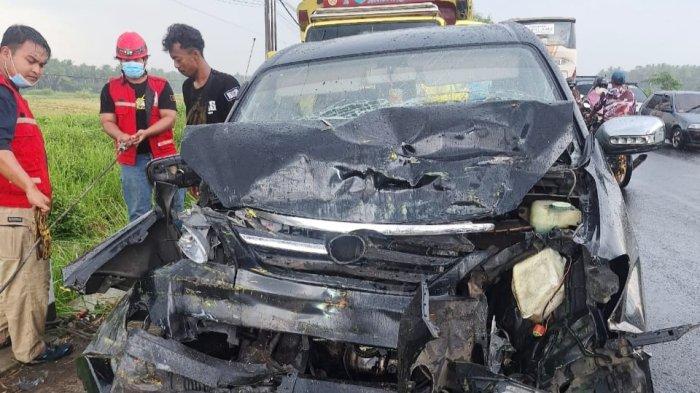 Adu Banteng Truk dan Minibus di Panjatan Kulon Progo, 3 Orang Terluka - Tribunjogja.com