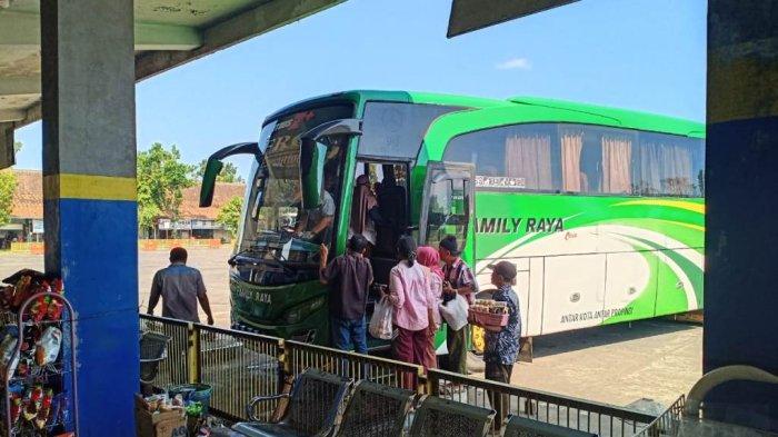 Aktivitas Pergerakan Bus dan Penumpang di Terminal Tipe A Purworejo ...