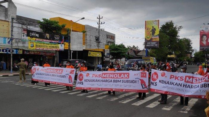 DPD PKS Bantul Gelar Aksi Tolak Kenaikan Harga BBM Bersubsidi - Tribunjogja.com