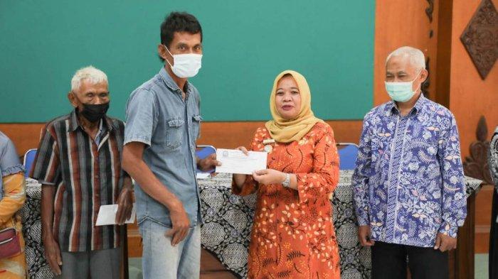 Bpbd Sleman Salurkan Bantuan Untuk 13 Korban Bencana Kebakaran