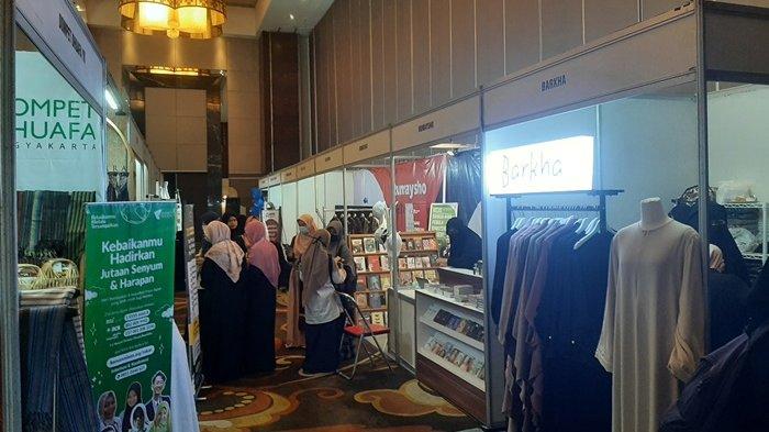 Wisata Religi RKS 2024, Ngaji Sembari Belanja di Booth Muslim Fair ...
