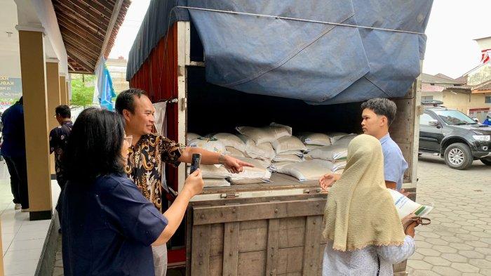 Bulog Kanwil DIY Salurkan Bantuan Beras Kepada 1.140 KPM di Tlogoadi, Sleman - Tribunjogja.com