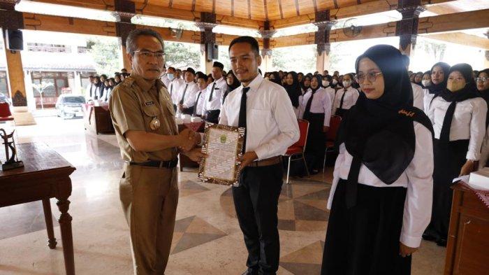 Bupati Bantul Abdul Halim Muslih Melantik 386 PPPK - Tribunjogja.com