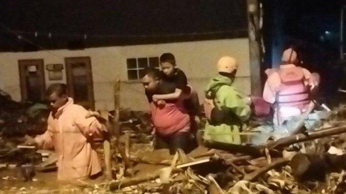 Cerita Korban Banjir di Dayeuhkolot, Bandung: Air Sangat Deras, Kayak ...