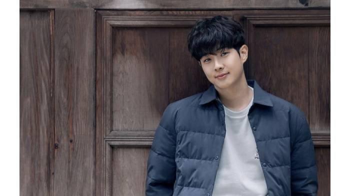 Profil Aktor Choi Woo Shik Pemain Film Parasite yang Bintangi Drakor ...