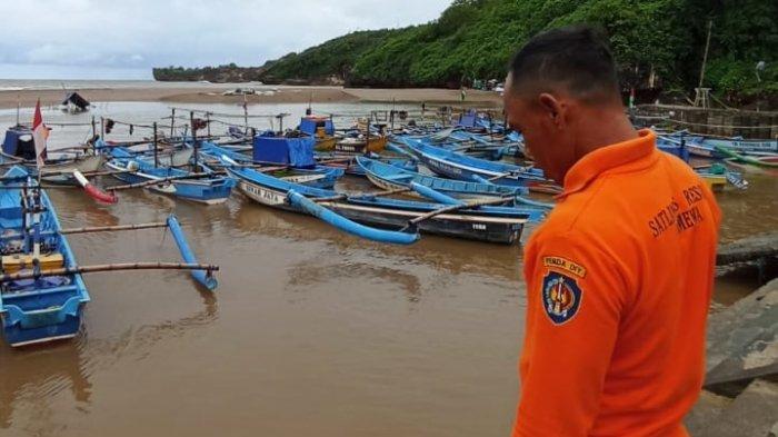 Dampak Siklon Tropis Anggrek, Warna Air Pantai Baron Gunungkidul ...