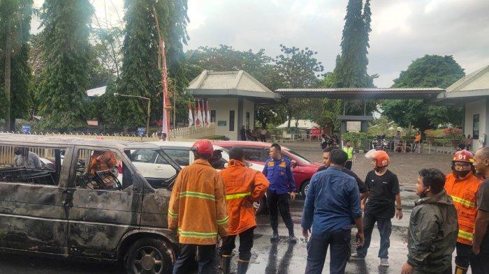 Diduga Korsleting Listrik, Mobil Hangus Terbakar di Ring Road Sleman - Tribunjogja.com