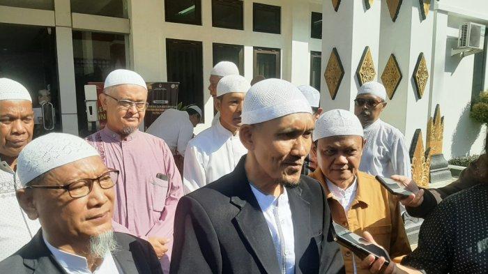 Dikawal Puluhan Santri, Ahmad Khudori Daftarkan Diri Bakal Calon ...