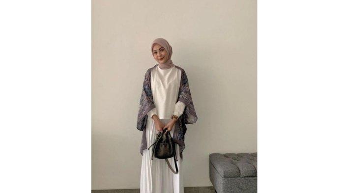8 Inspirasi Fashion Hijab Rok Ala Selebgram Dianty Anisa, Bikin ...