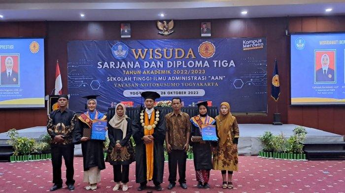 Fathonah Nurmawati dan Arsalna Anggraini Raih IPK Tertinggi Dalam Wisuda STIA AAN 2023 ...