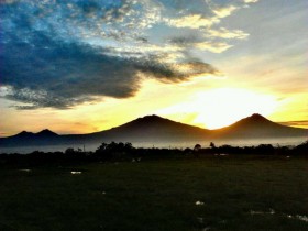 Foto Siluet Merapi-Merbabu Pagi Ini - Tribunjogja.com