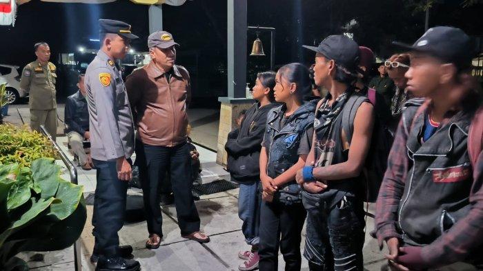 Gegara Berkelahi di Simpang Empat Demen, Gerombolan Anak Punk Dijaring ...