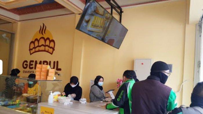 KISAH Couplepreneur Asal Magelang Rintis Gerai Roti Gembong Gembul ...