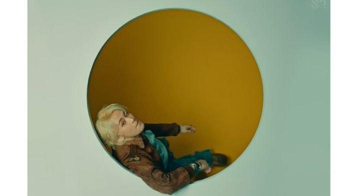 Lirik dan Terjemahan Lagu Golden Hour, Lagu Solo Baru Mark NCT ...