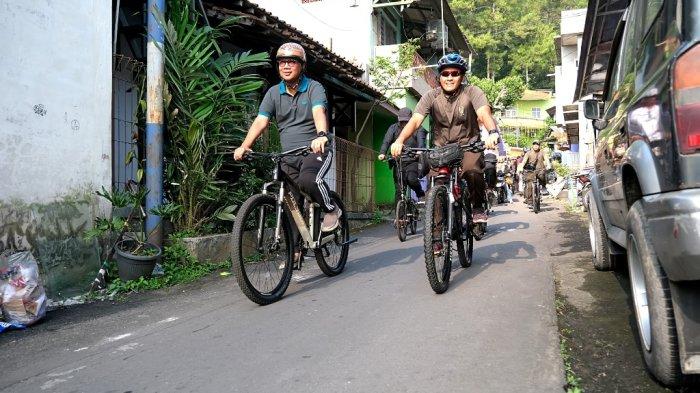 Gowes Bareng, Walkot Magelang Temui Warga Penerima Program Perbaikan ...