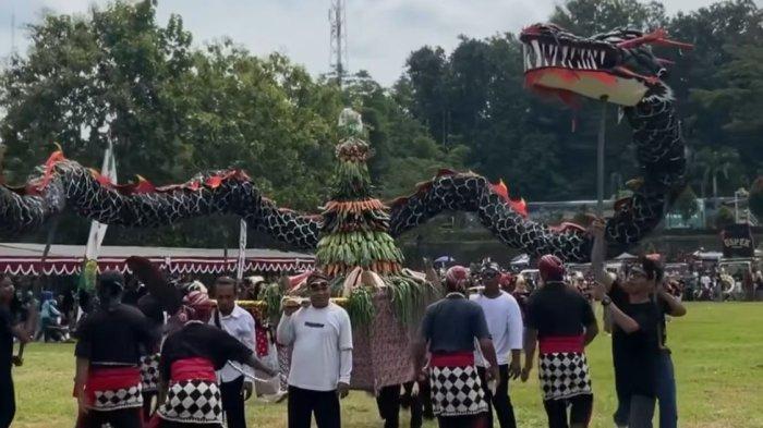 Grebeg Syawal Wonolelo Dilirik Wisatawan Asing, Bupati Halim : Bagi ...