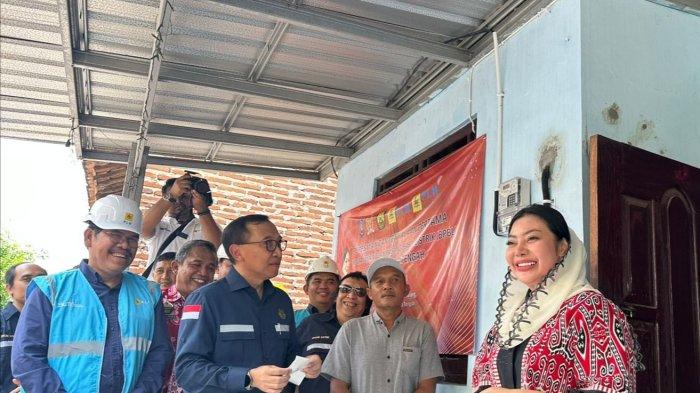 Gurat Senyum Warga Brebes dan Tegal, Terima Bantuan Pasang Listrik Gratis dari PLN dan ...
