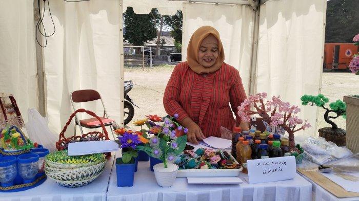 Ibu-ibu Desa Prima Bumijo Sulap Sampah Jadi Berbagai Kerajinan Unik - Tribunjogja.com