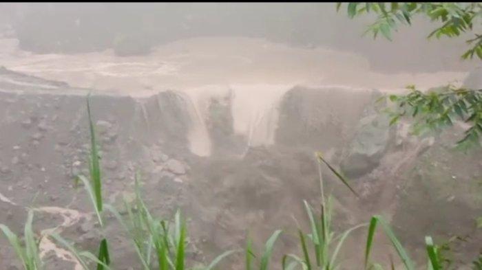 Jalur Tambang di Kepuharjo Putus Diterjang Banjir Lahar Merapi ...