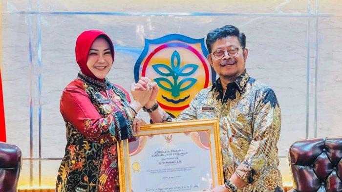 Jelang HUT RI, Bupati Klaten Sri Mulyani Terima Penghargaan Adhikarya Pratama Pembangunan ...