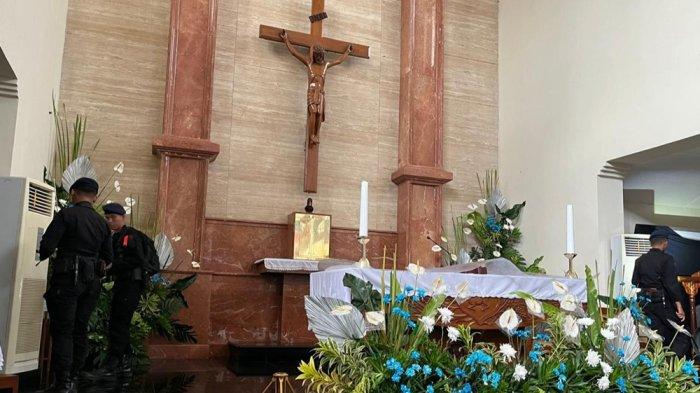 Jelang Natal 2024, Polres Bantul dan Gegana Satbrimob Polda DIY Strerilisasi di Lima Gereja ...