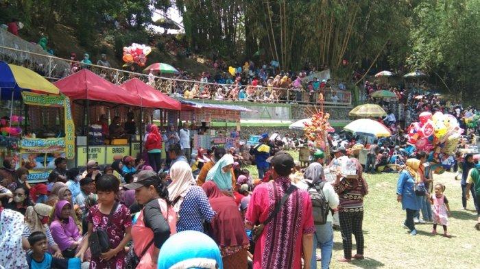 Jelang Puncak Sebar Apem Jatinom Klaten, Ribuan Warga Mulai Padati ...