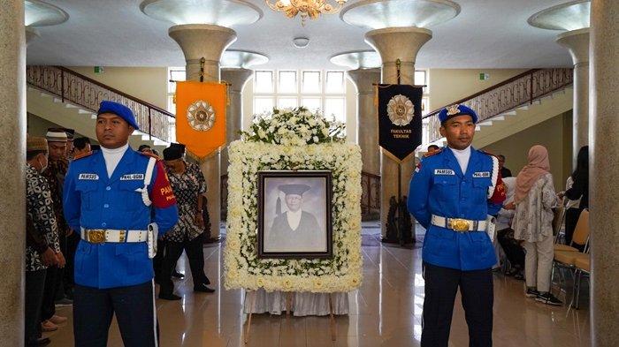 Mengenang Prof Sudjarwadi, Mantan Rektor Perintis World Class ...