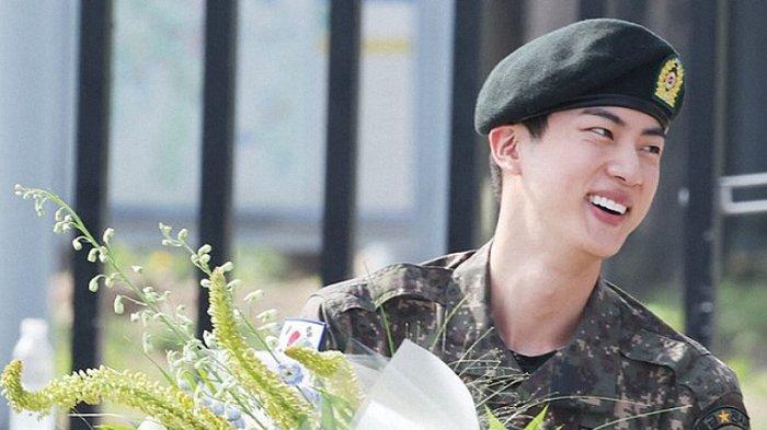 FOTO-FOTO Jin BTS Resmi Selesai Wamil Disambut Para Member, Langsung Live di Weverse ...