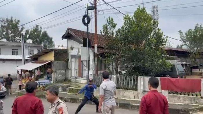 PREMAN Ngamuk Keluarkan Jurus Silat Dihadapan Petugas, Minta JP Rp3 ...