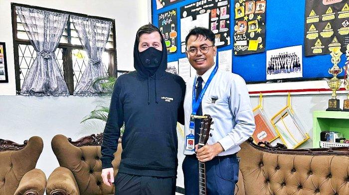 KISAH Tri Adinata Guru Musik SMA Al-Azhar Medan yang Viral Didatangi ...
