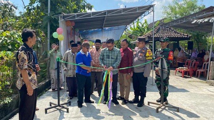 Percepatan Pembangunan Desa, KPH Purbodiningrat Lakukan Cor Block Jalan ...