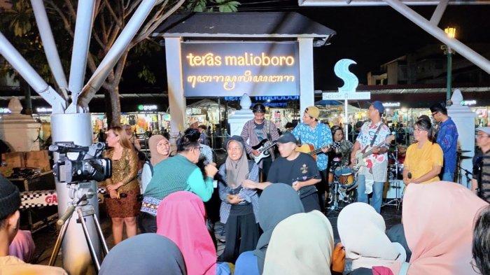 Sekar Rinonce Spesial HUT ke-267 Kota Yogyakarta Sukses Semarakkan Kawasan Malioboro ...