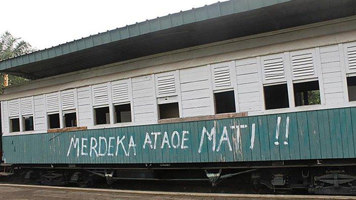 Grafiti di Gerbong Kereta MERDEKA ATAOE MATI! Cara Pejuang Dukung ...