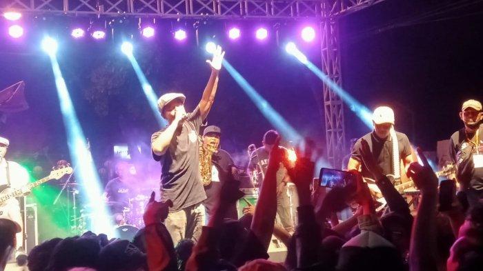 Momen Hangat Shaggydog Manggung di Kampung Halaman, Disaksikan Para ...