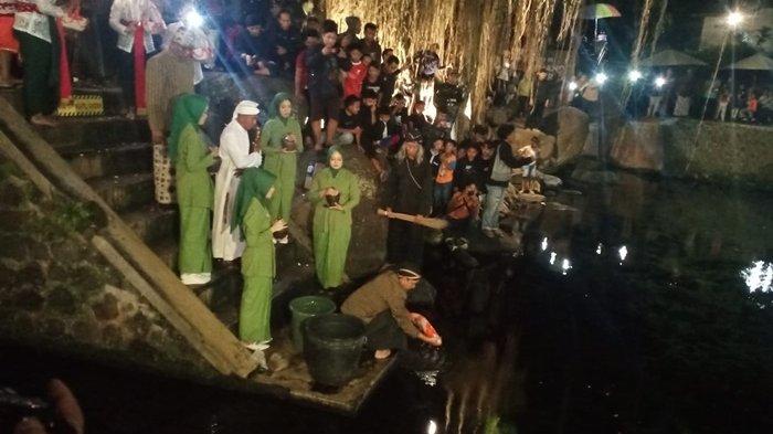 Warga Ponggok Klaten Gelar Kirab Merti Tirta, Wujud Rasa Syukur dan ...