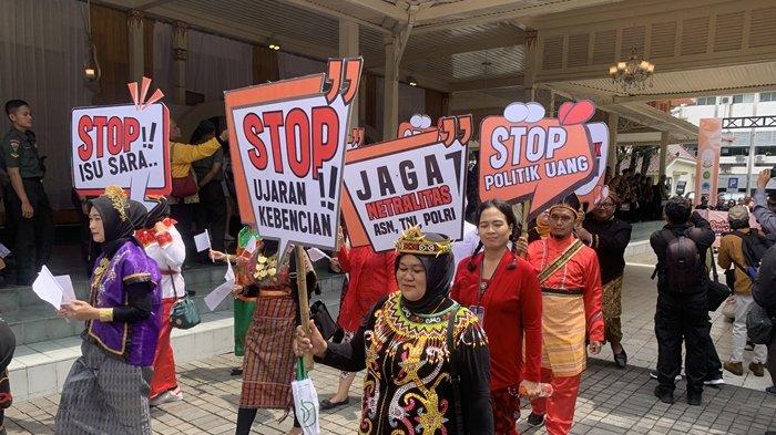 Kirab dan Deklarasi Pemilu Damai Digelar di DIY, Sri Sultan HB X ...