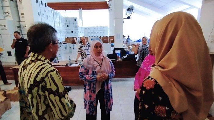 Komisioner KPU RI Tinjau Kesiapan Logistik Pemilu 2024 di Kulon Progo ... Komisioner KPU RI Tinjau Kesiapan Logistik Pemilu 2024 di Kulon Progo ...